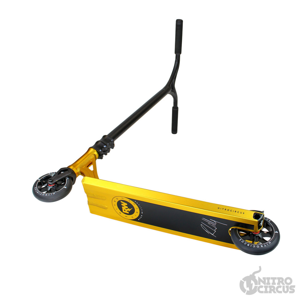 Nitro Circus R-Willy Official Signature - Nitro Circus - Completes ...